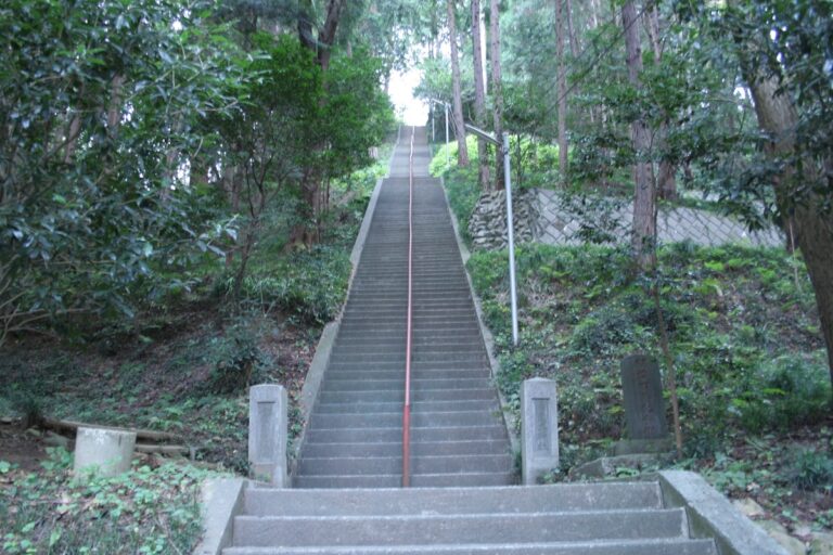 200段の急階段と鳥居場が珍しい雨武主神社（あきる野市） 【街プレ 街歩き 心の風景】 街プレ 東京・西多摩の地域情報サイト