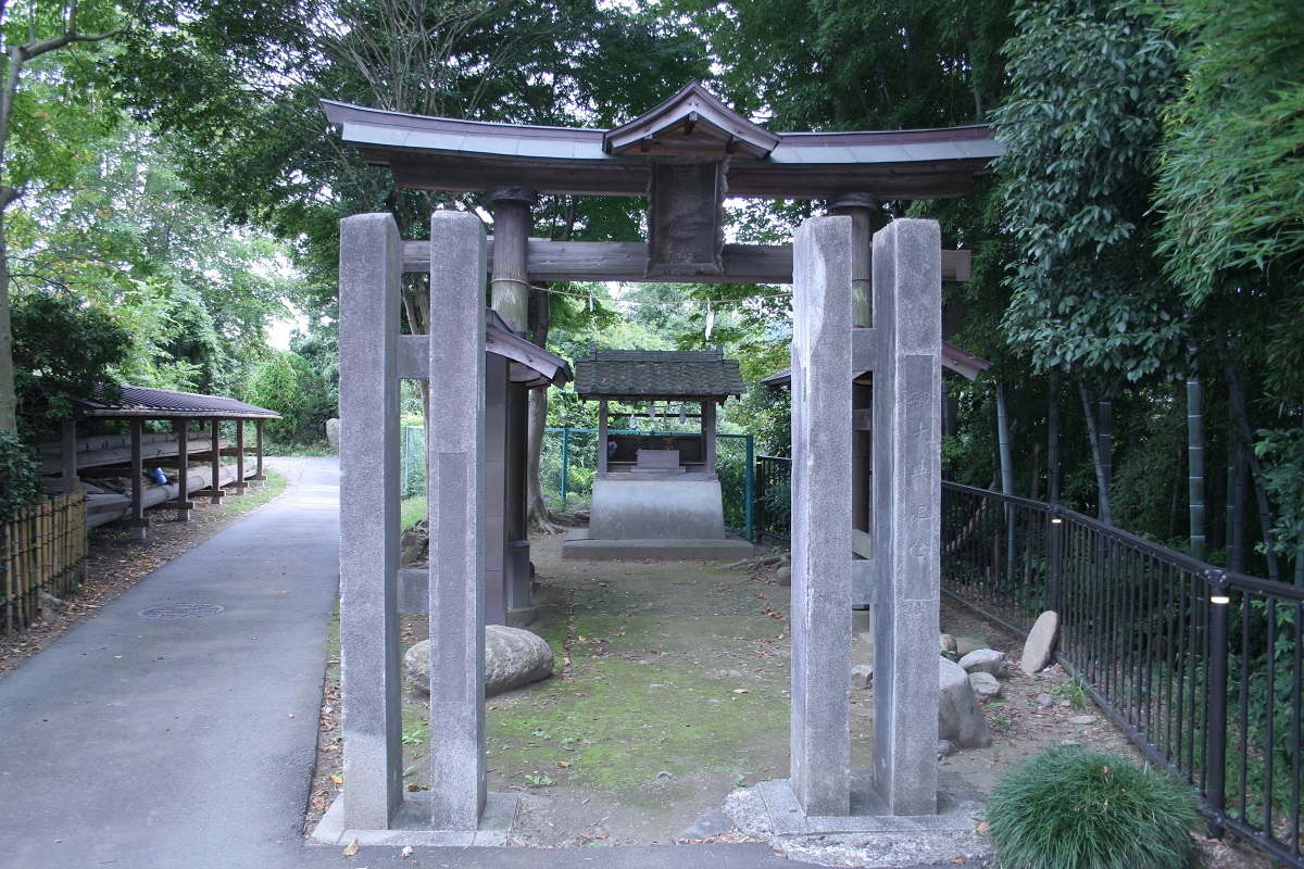 200段の急階段と鳥居場が珍しい雨武主神社（あきる野市） 【街プレ 街歩き 心の風景】 街プレ 東京・西多摩の地域情報サイト